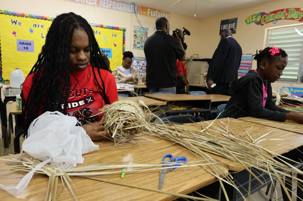 Minister Bowleg Encourages Straw Craft and Fashion Participa