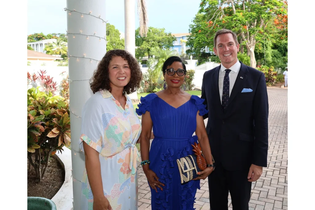 Governor General Attends Farewell for UK High Commissioner