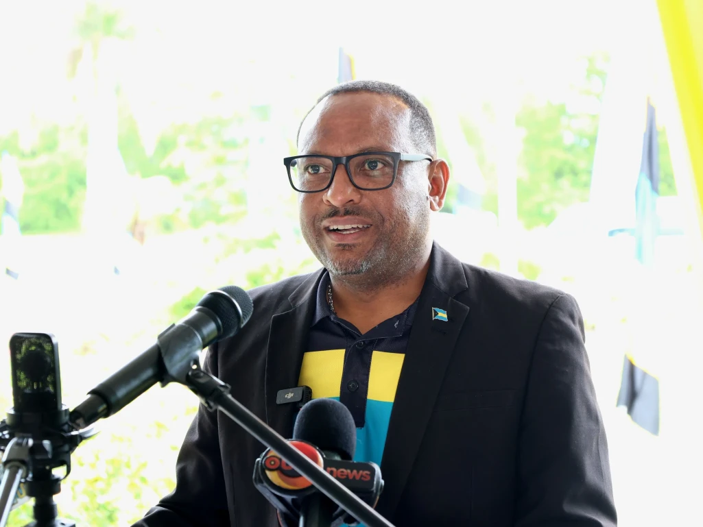 Grand Bahama Hosts Flag Raising for 52nd Independence