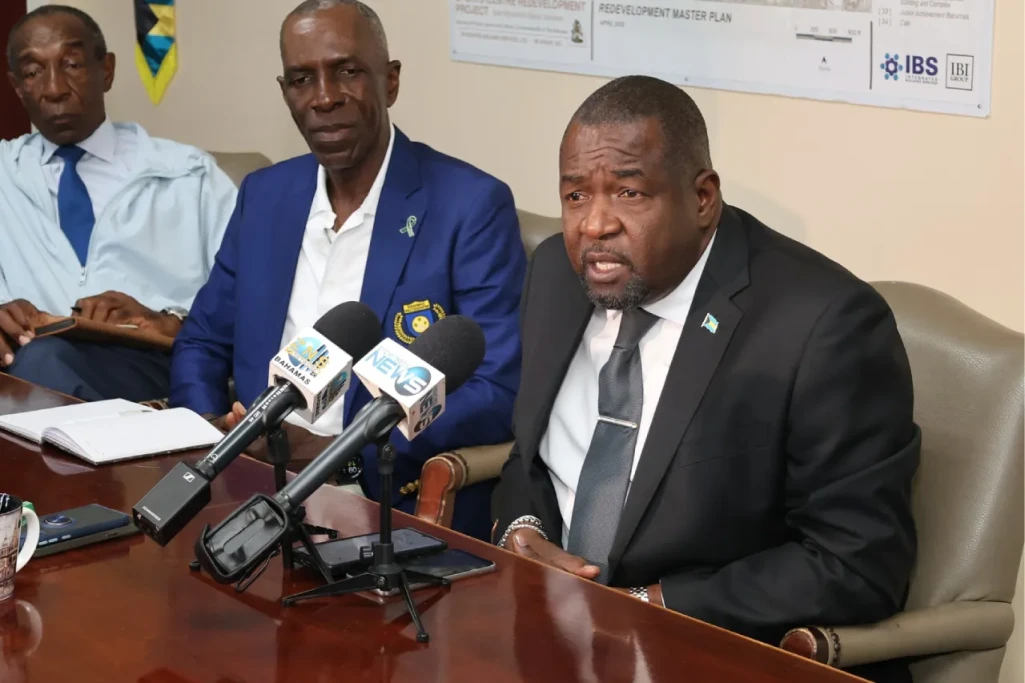 Minister Bowleg Meets with R&A Golf Representative