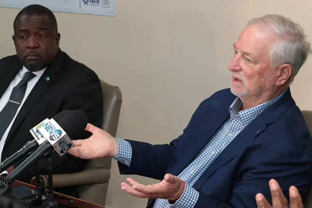 Minister Bowleg Meets with R&A Golf Representative