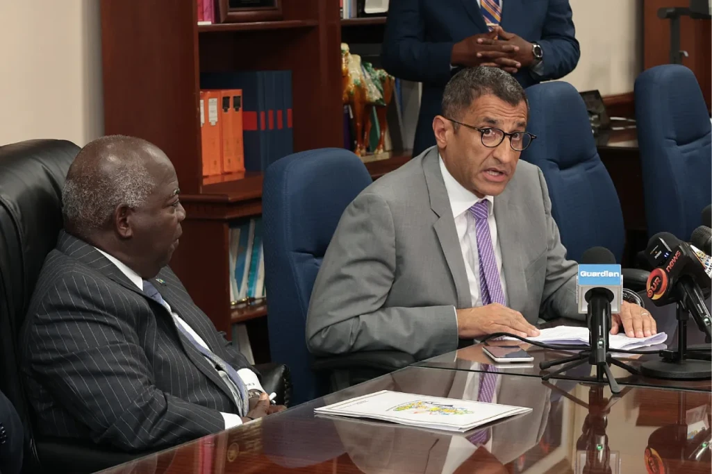 PM Davis: Long Island Airport Runway Contract Signing signal