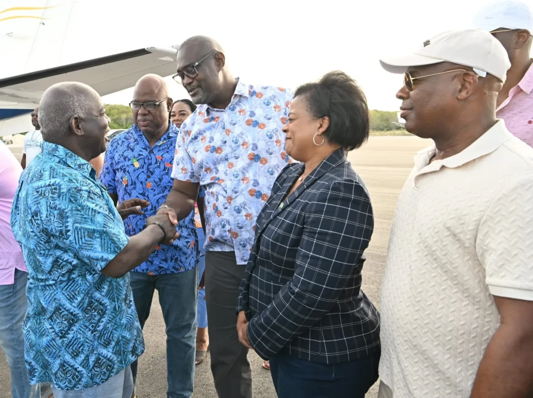 Prime Minister arrives in Cat Island for the 'Rake and Scrap
